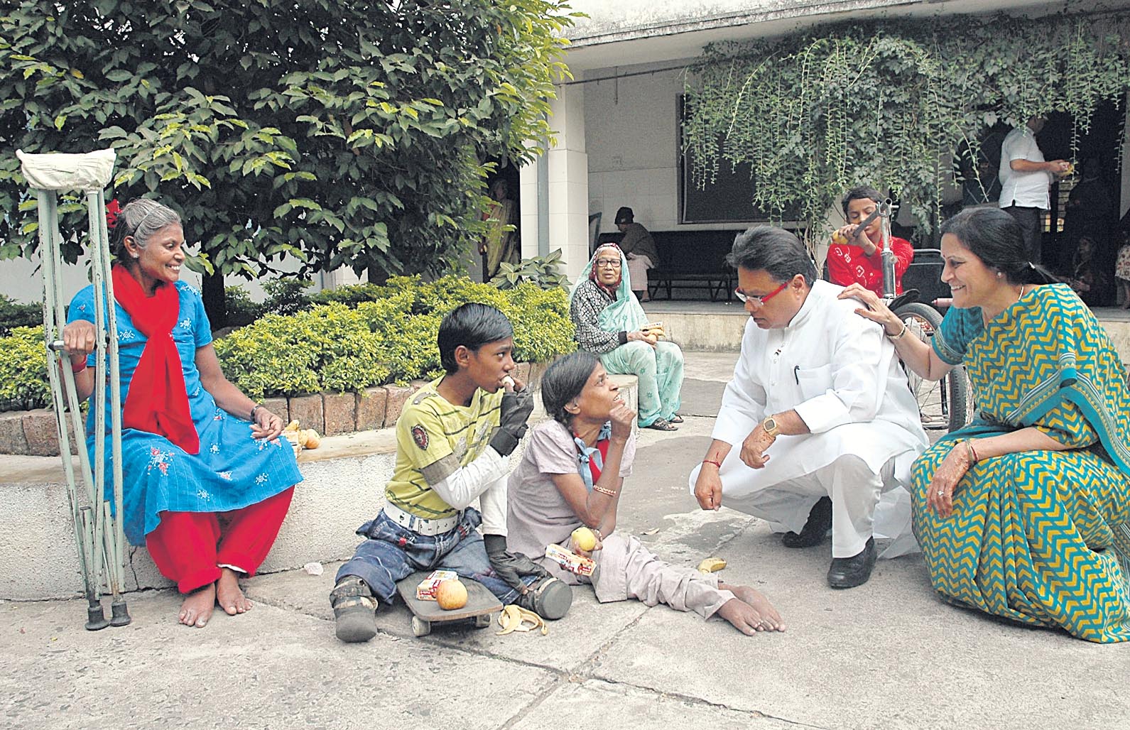 Humanitarian Efforts - VijayDarda.in